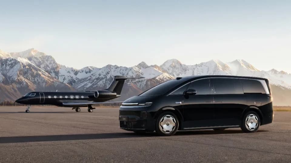 Leapmotor introduces 1st MPV D99 with dual powertrain and 1000V ...